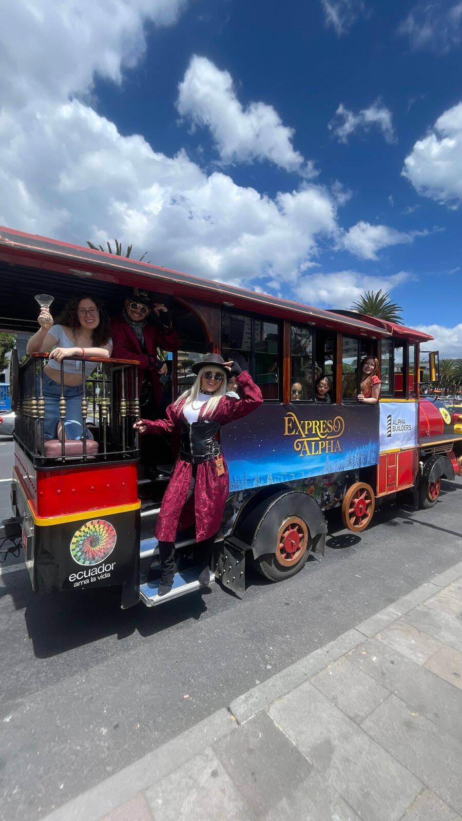 Alpha Builders: Expreso Alpha • Ads of the World™ | Part of The Clio ...